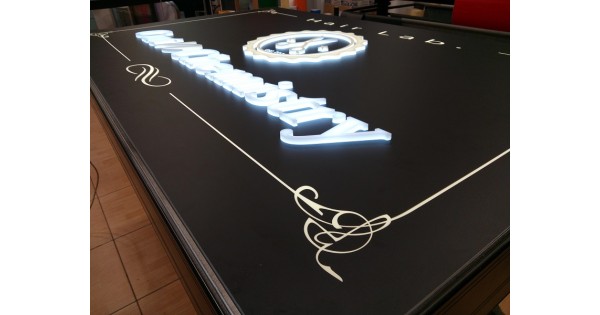 Φωτεινή επιγραφή με ανάγλυφα γράμματα από Plexiglas | www.epigrafi.com ...